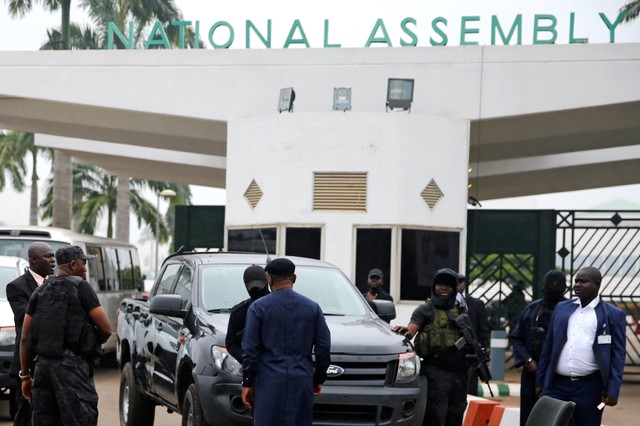 Nigerian security agents blockade parliament, chief later fired - The ...