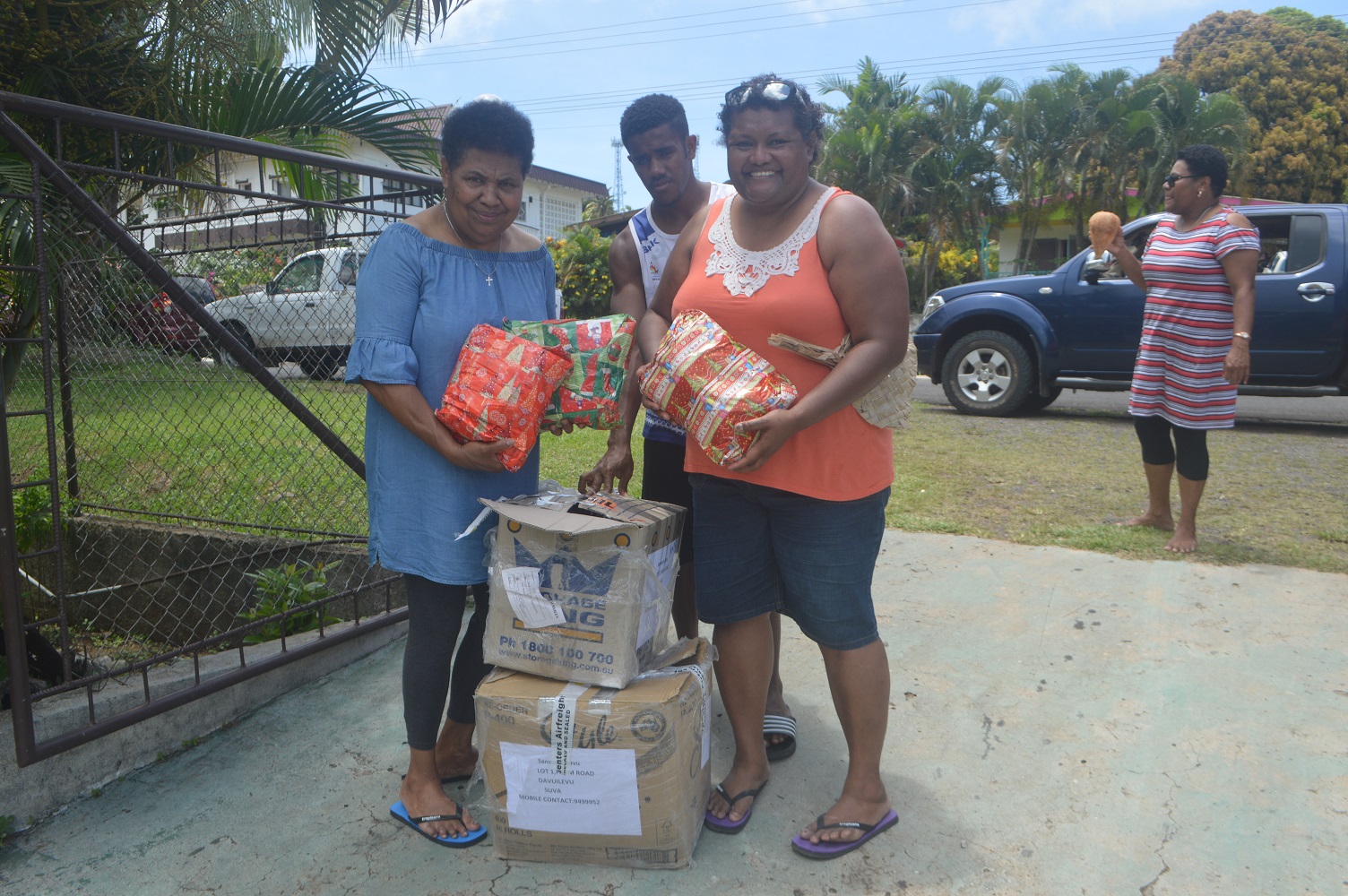 Canberra-based Youth With a Mission visit villagers of Kavewa Island ...
