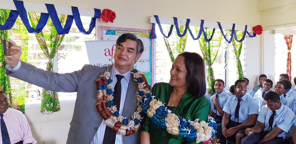 Ratu Navula introduces French language classes - The Fiji Times