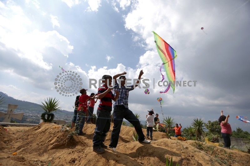 Guatemalans remember their dead with giant kites as Day of the Dead ...