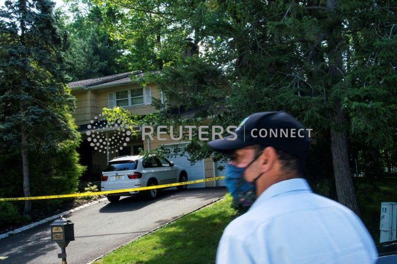 FBI seeking suspect in slaying of federal judge's son at their home ...