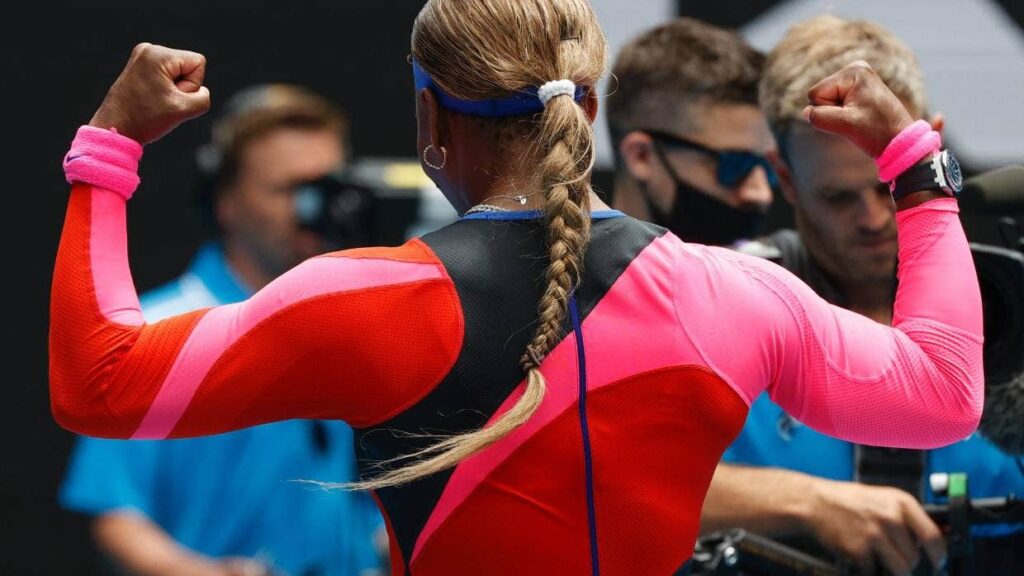 Serena Williams flexes her muscles to make strong start at Australian ...