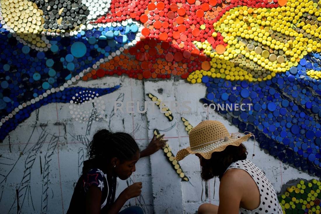 Venezuelan mural artist uses recycled plastic to light up Caracas ...