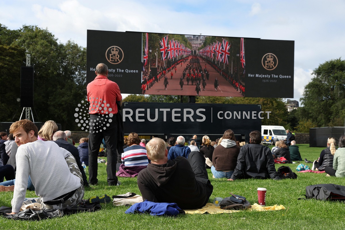 In parks and pubs, Britons say goodbye to Queen Elizabeth - The Fiji Times