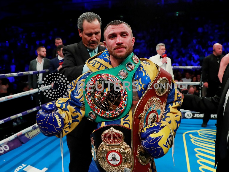 Ukraine's Lomachenko returns to ring after fighting for his country ...