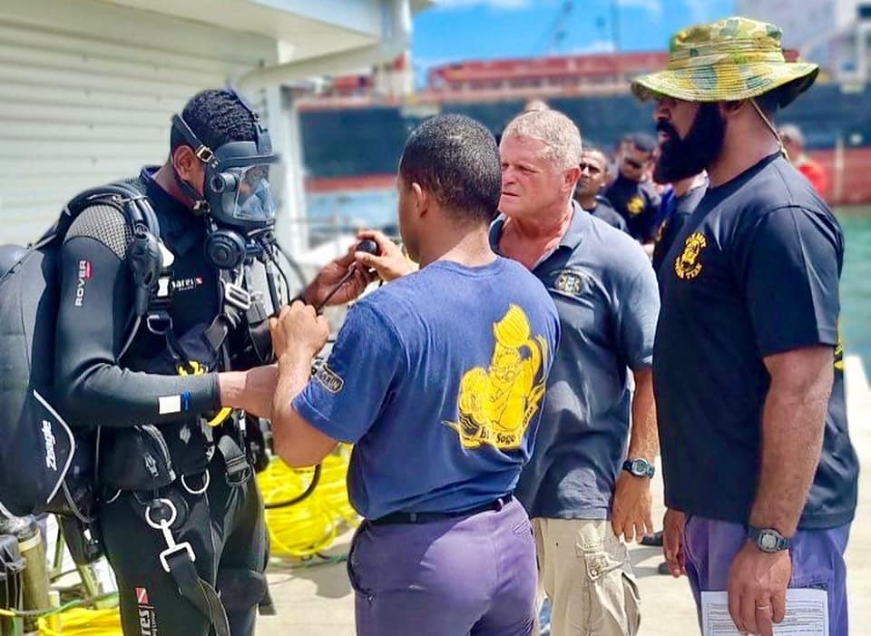 Naval dive training - The Fiji Times