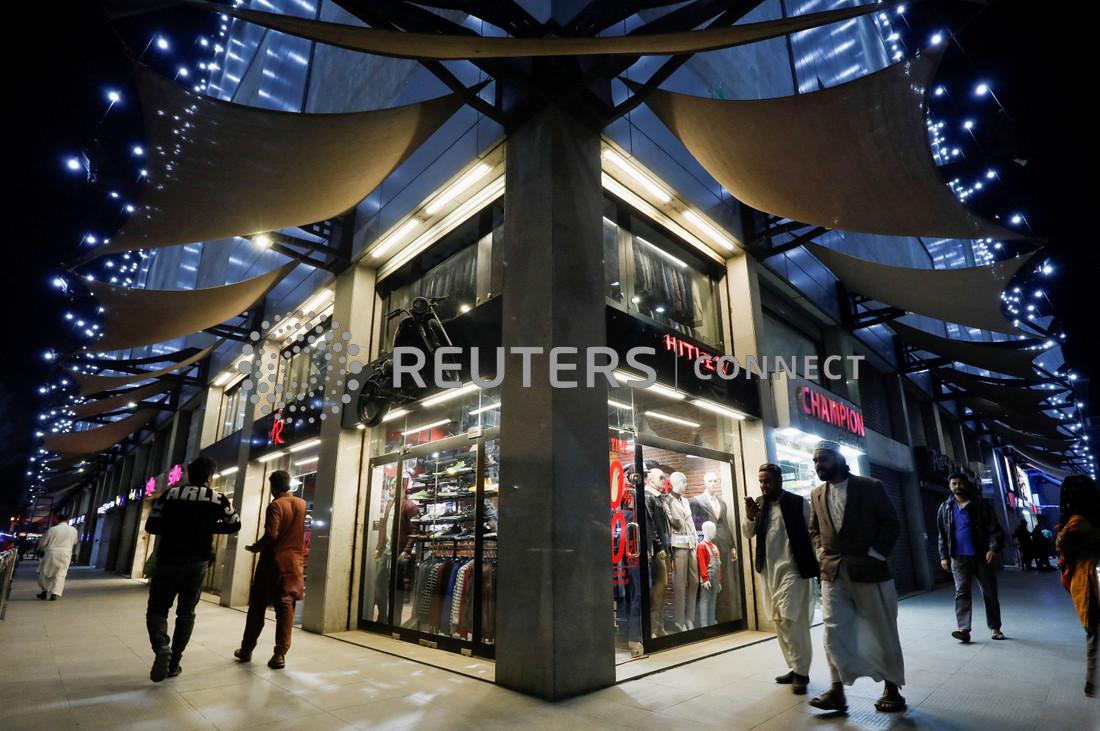 Pakistani markets refuse to close early under government energy saving ...