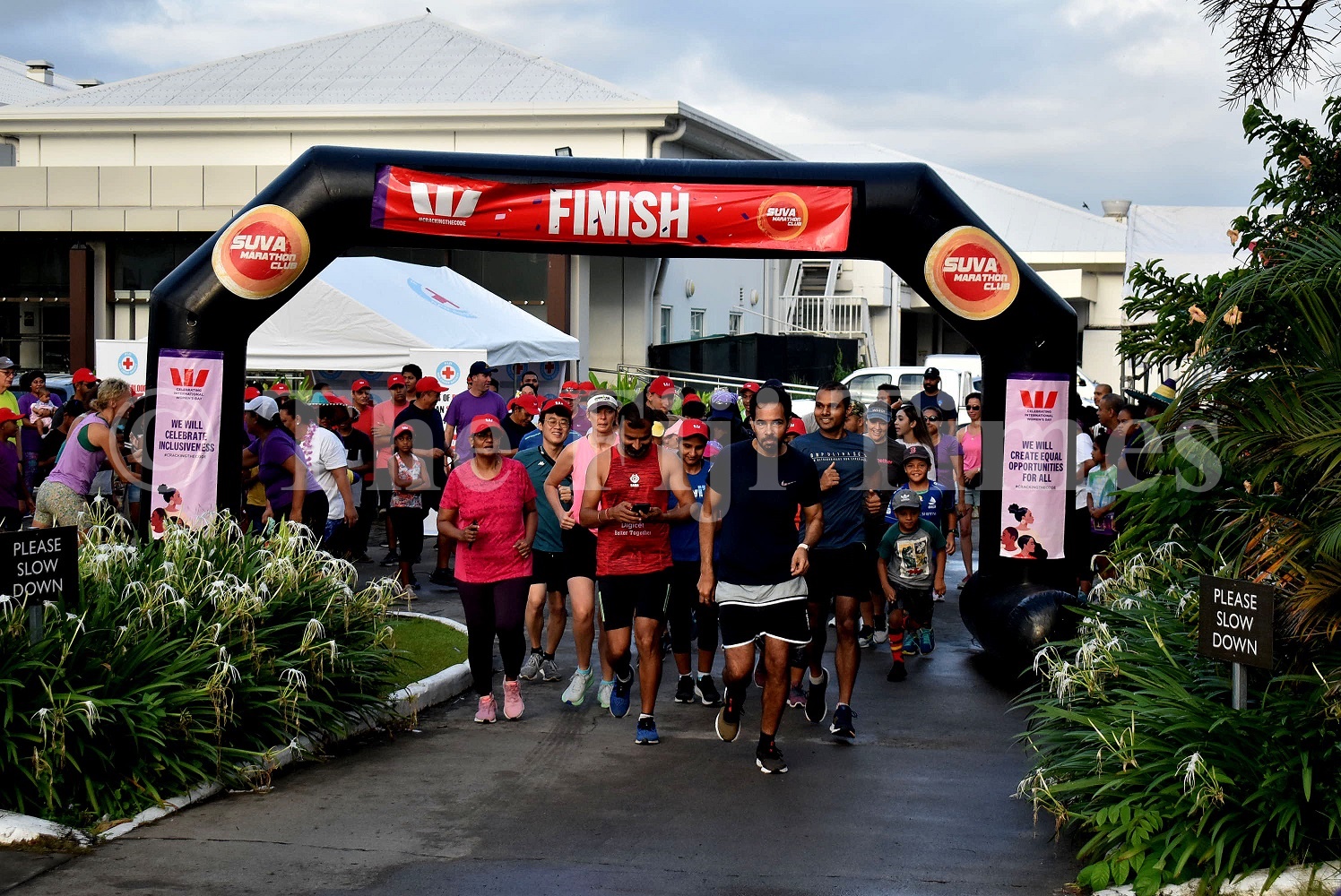 Hundreds turn up for wellness walk - The Fiji Times