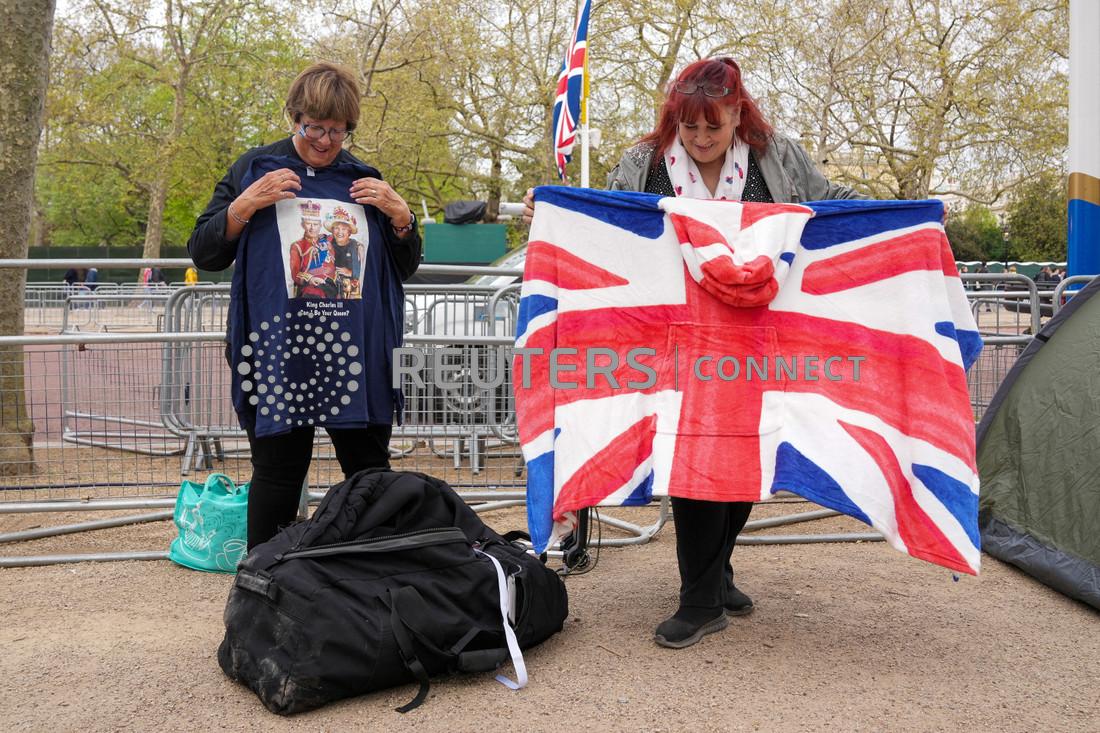 From US to London, royal super fan makes 'once-in-a-lifetime ...