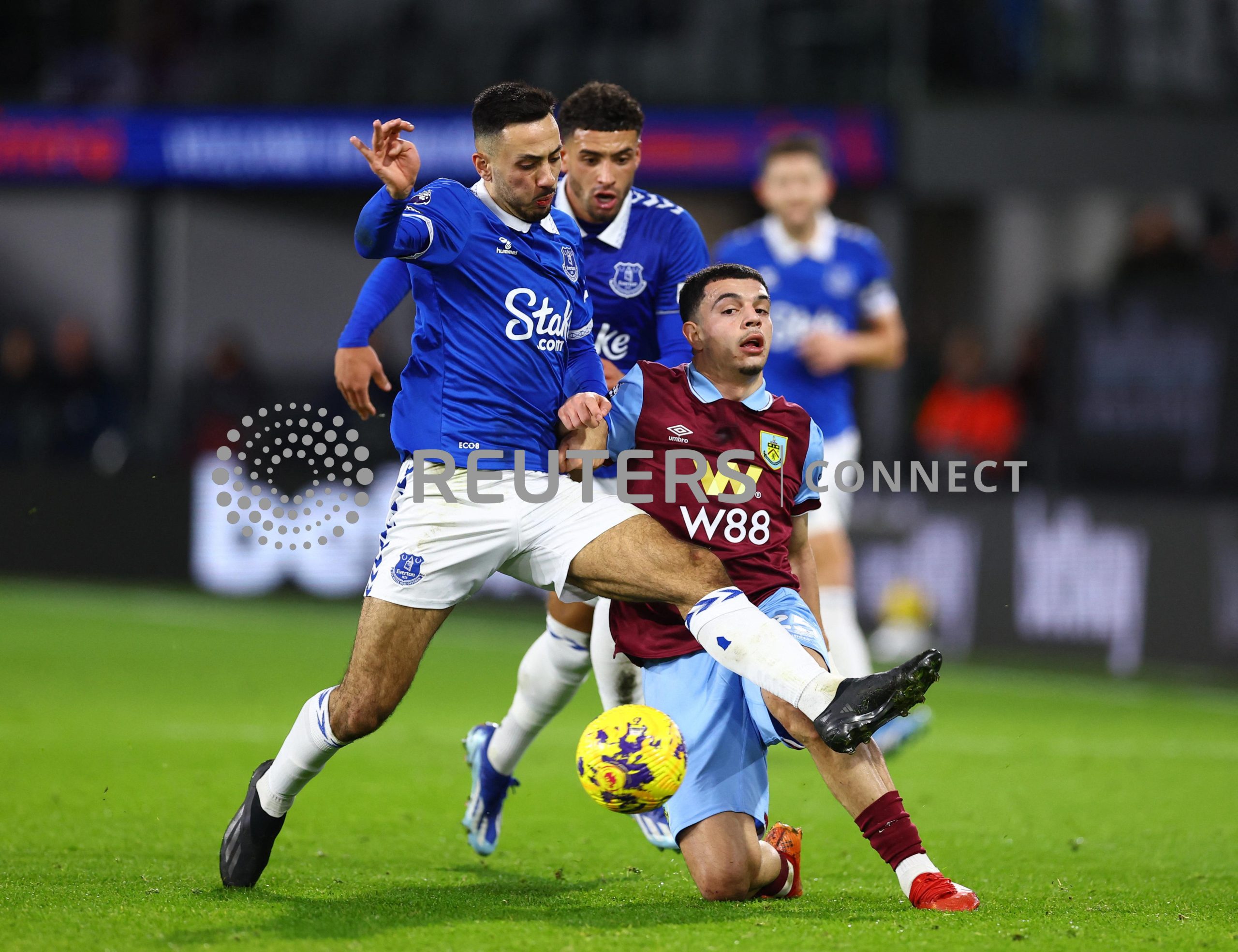 Everton win 2-0 at Burnley to continue climb up the standings - The ...