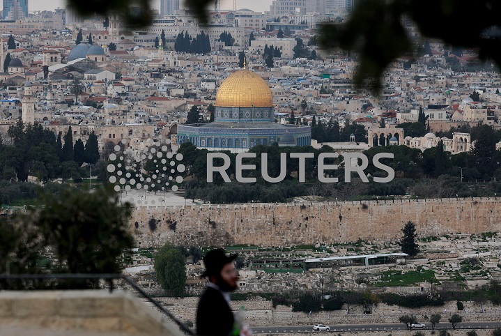 Israel to bar some Muslim citizens from Jerusalem mosque in Ramadan ...