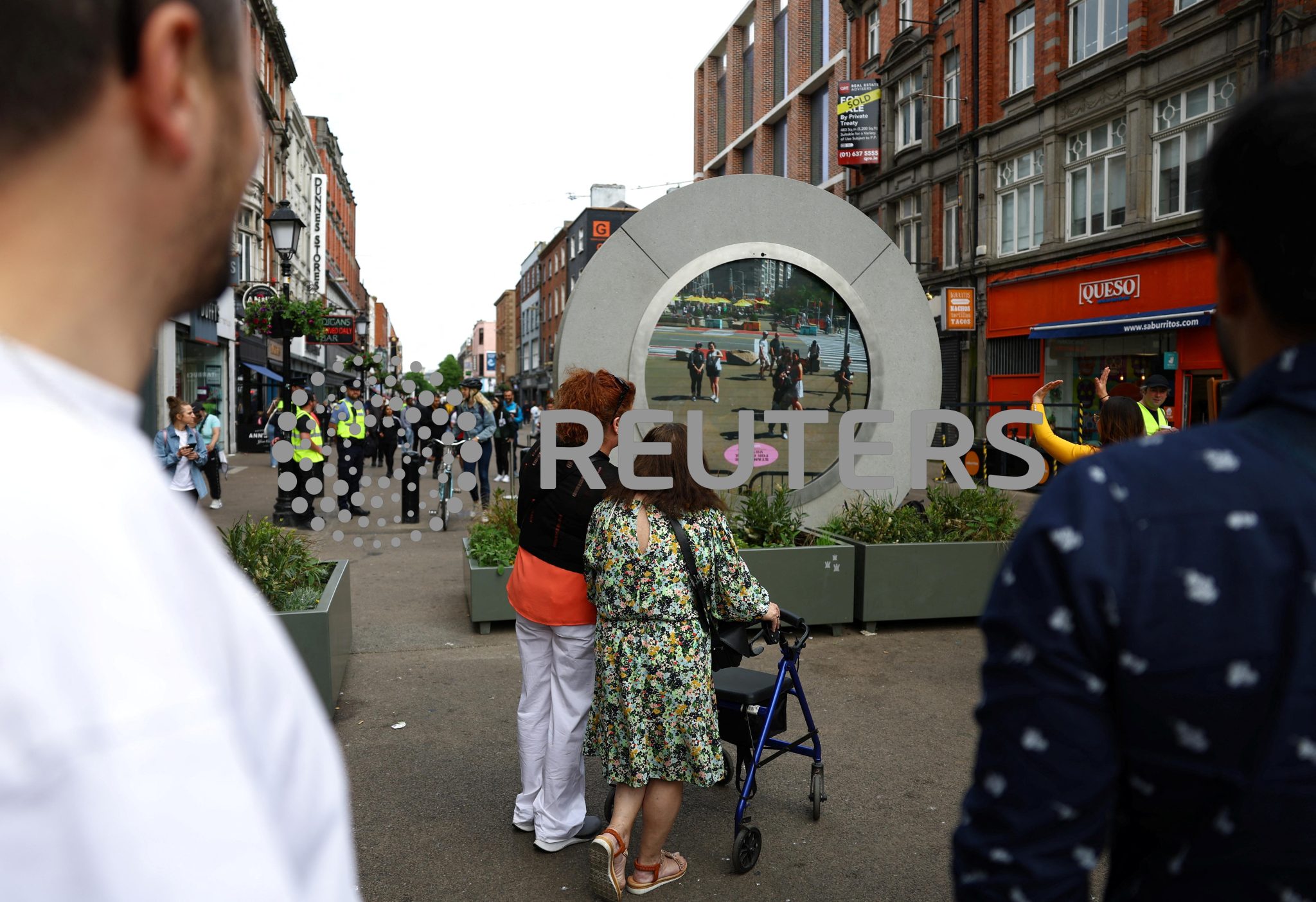 New York-Dublin video portal reopens with 'bad behaviour' fix - The ...