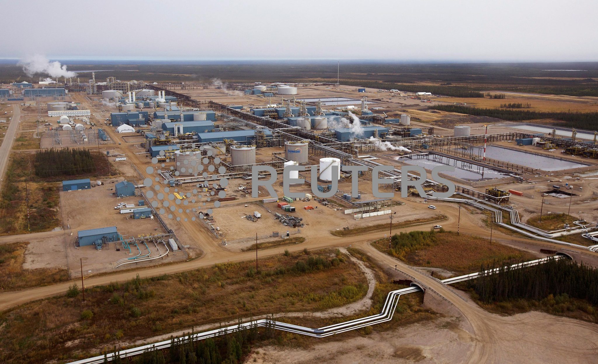 Uncontrolled Alberta wildfire continues to blaze near Suncor oil sands ...