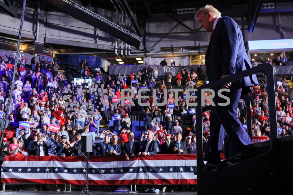 Trump and Harris make final pitch in Pennsylvania on eve of historic ...