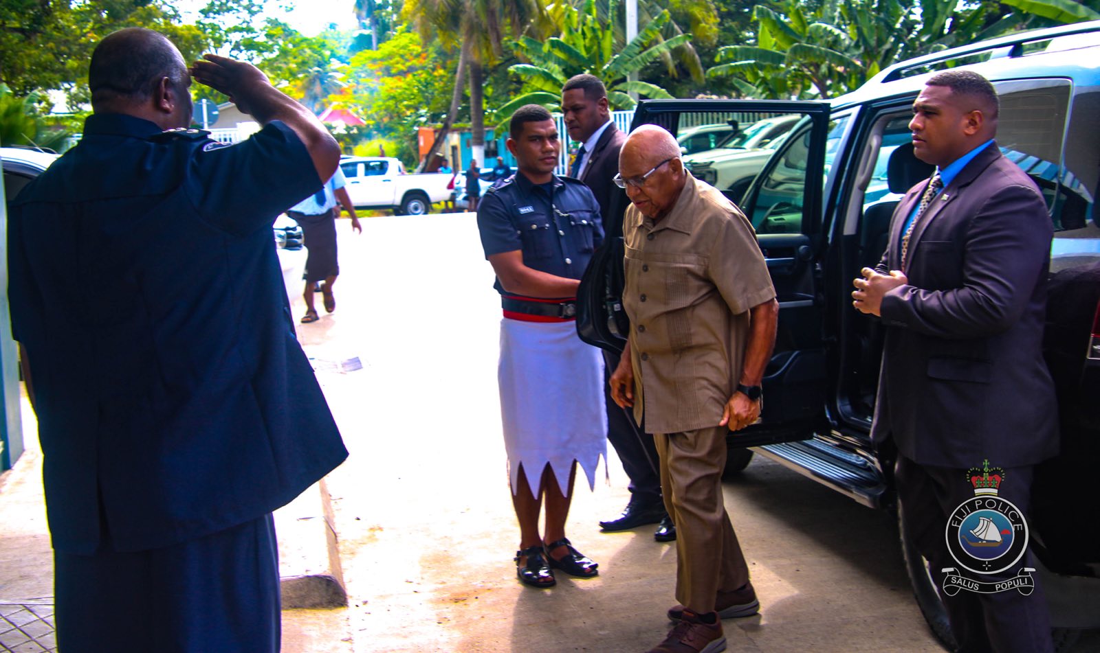 Rabuka visits police officers - The Fiji Times