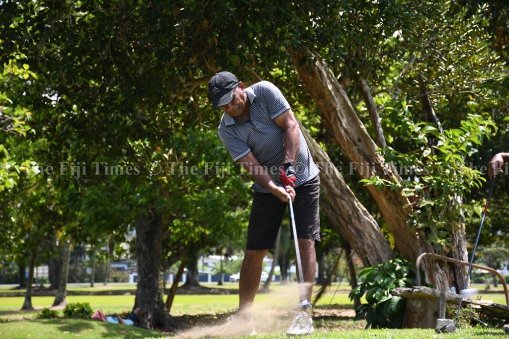 Golfers shine in hot weather